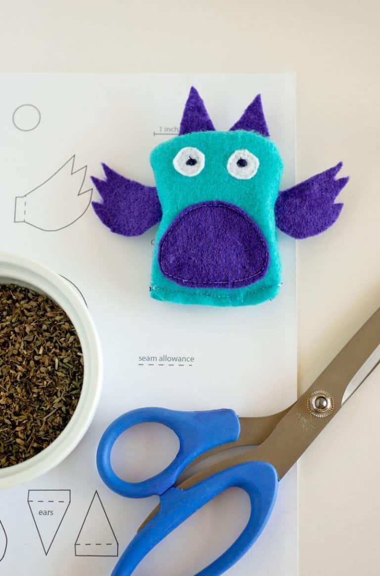 DIY Catnip Toy (with free printable pattern and video tutorial ...
