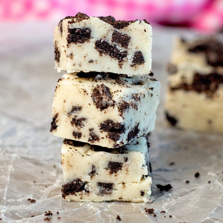 The BEST Oreo Fudge Recipe - make it in 10 minutes!
