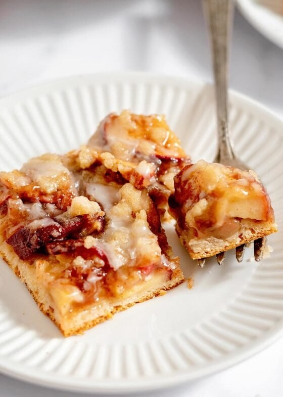 Apple Pie Bars - the perfect fall dessert.