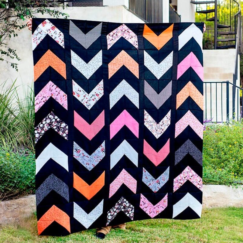 Straight as an Arrow Quilt Pattern (free pdf pattern)