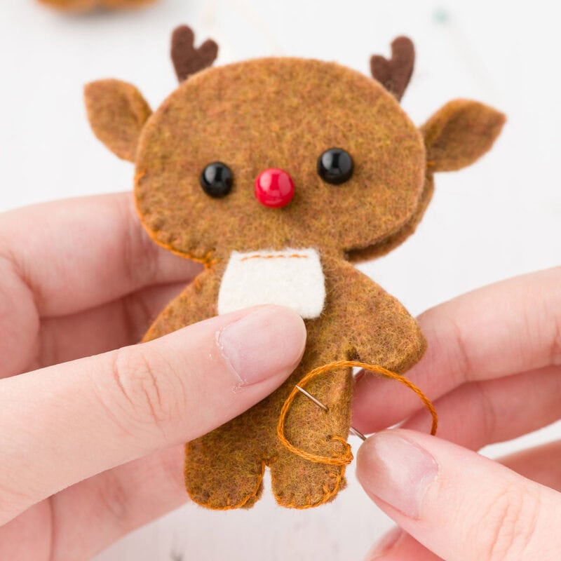 How to Make a Felt Reindeer Ornament - Scattered Thoughts of a Crafty ...